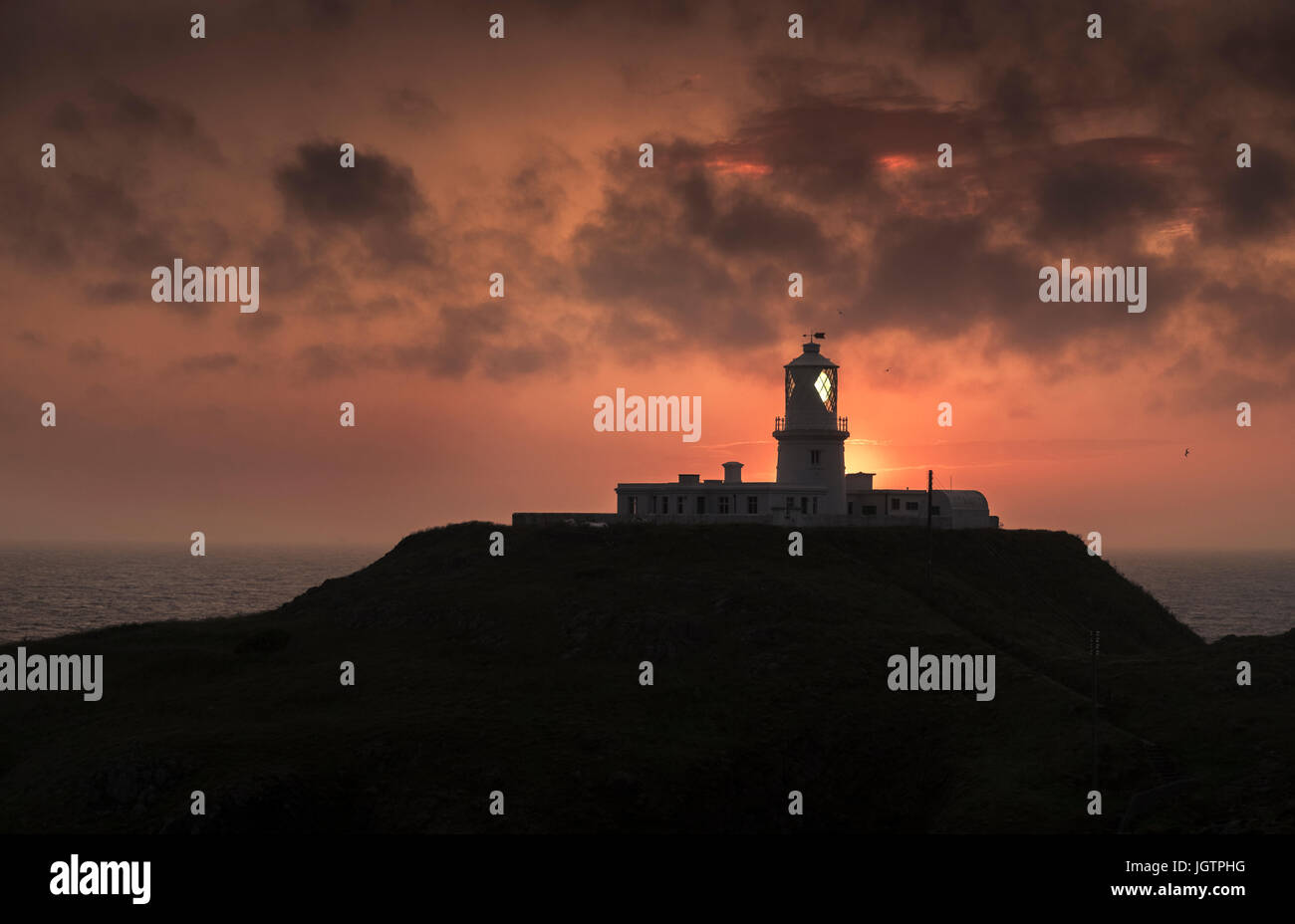 Sunset sky at Strumble Head lighthouse, Pencaer Peninsula ...