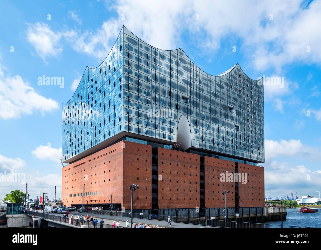 The elbphilharmonie concert hall hi-res stock photography and images ...