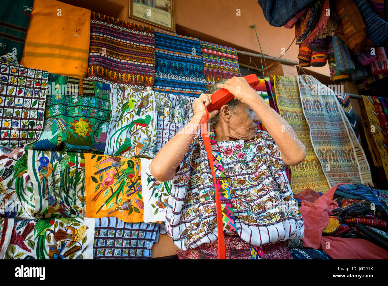 Guatemala traditional mayan hat woman hi-res stock photography and ...