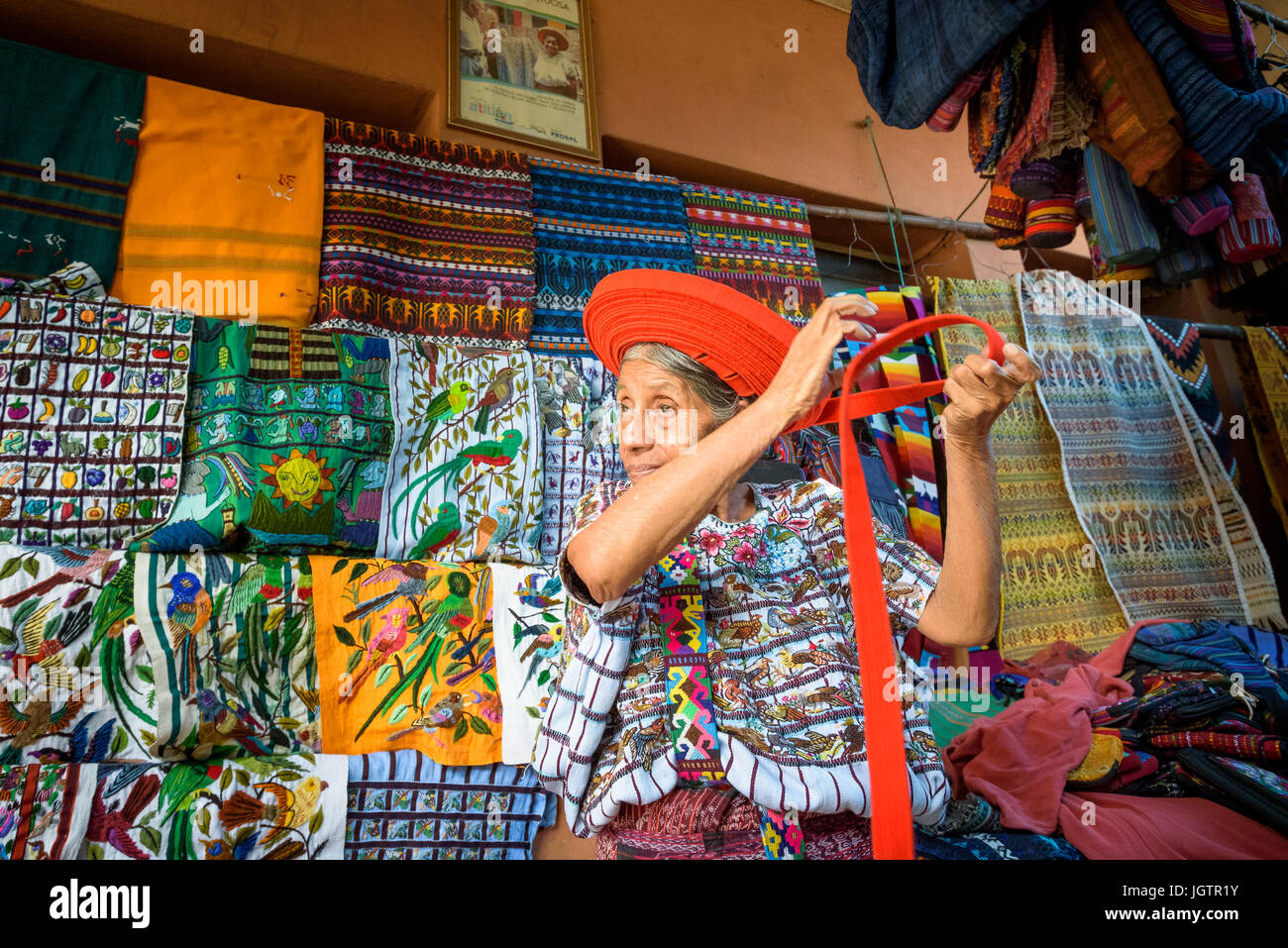 Guatemala traditional mayan hat woman hi-res stock photography and ...