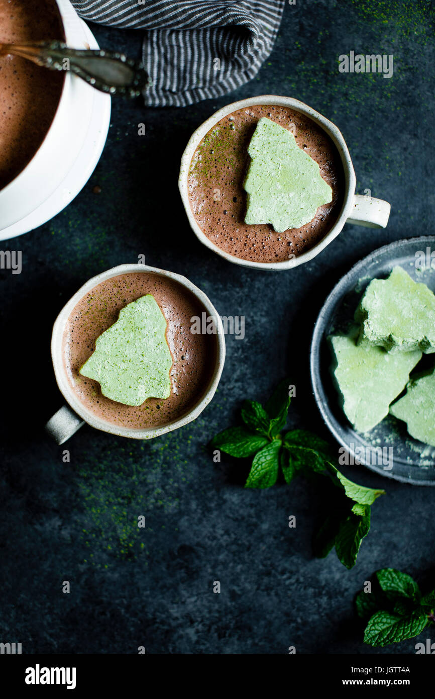 Green Matcha marshmallows on fresh mint hot cocoa Stock Photo - Alamy