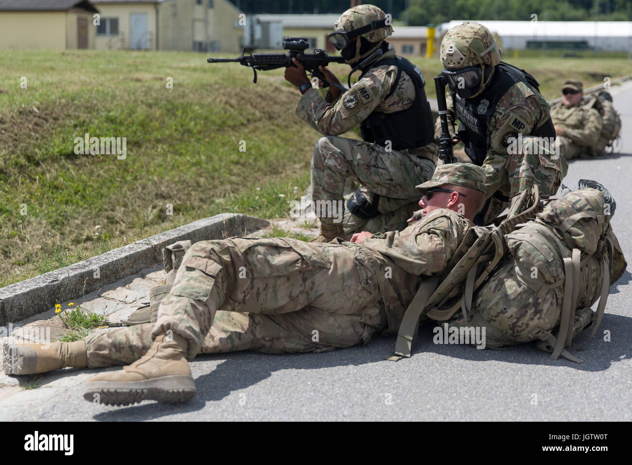 U.S. Soldiers of 591st Military Police Company, 93rd Military Police ...