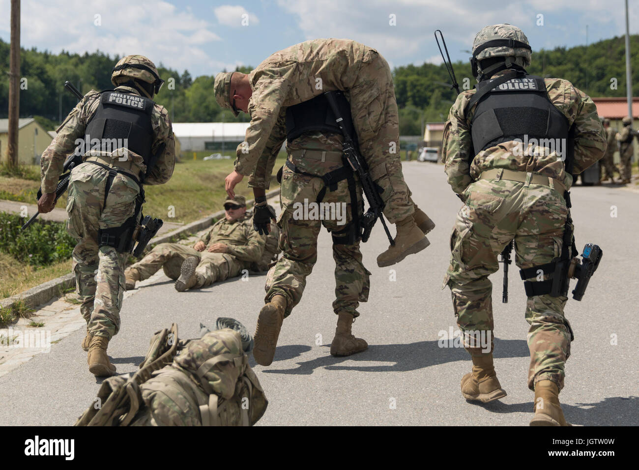 U.S. Soldiers of 591st Military Police Company, 93rd Military Police ...