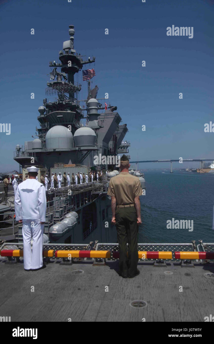 PACIFIC OCEAN – Marines and Sailors of the 15th Marine Expeditionary ...