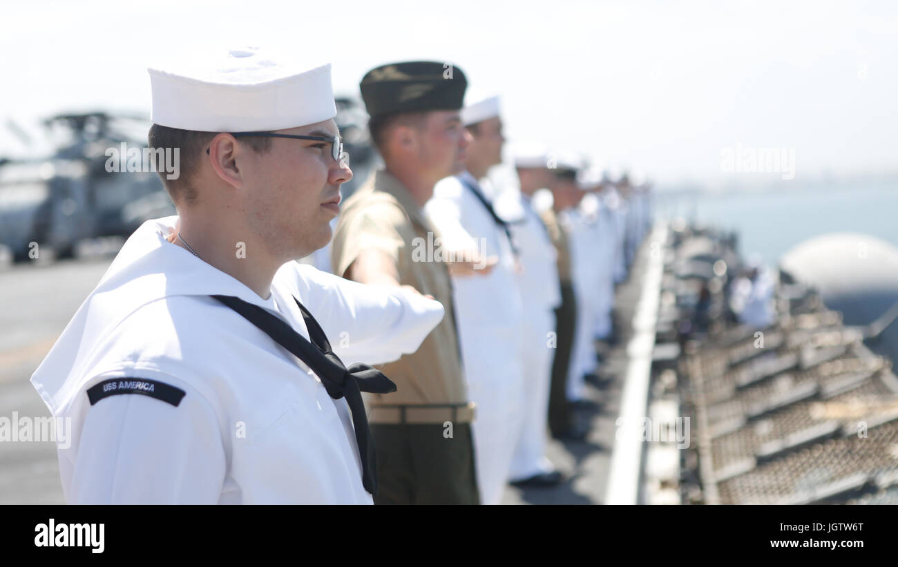 PACIFIC OCEAN – Marines and Sailors of the 15th Marine Expeditionary ...