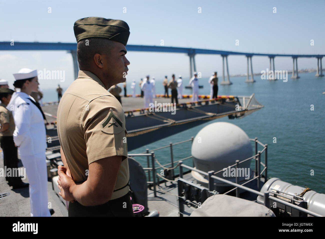 PACIFIC OCEAN – Marines and Sailors of the 15th Marine Expeditionary ...