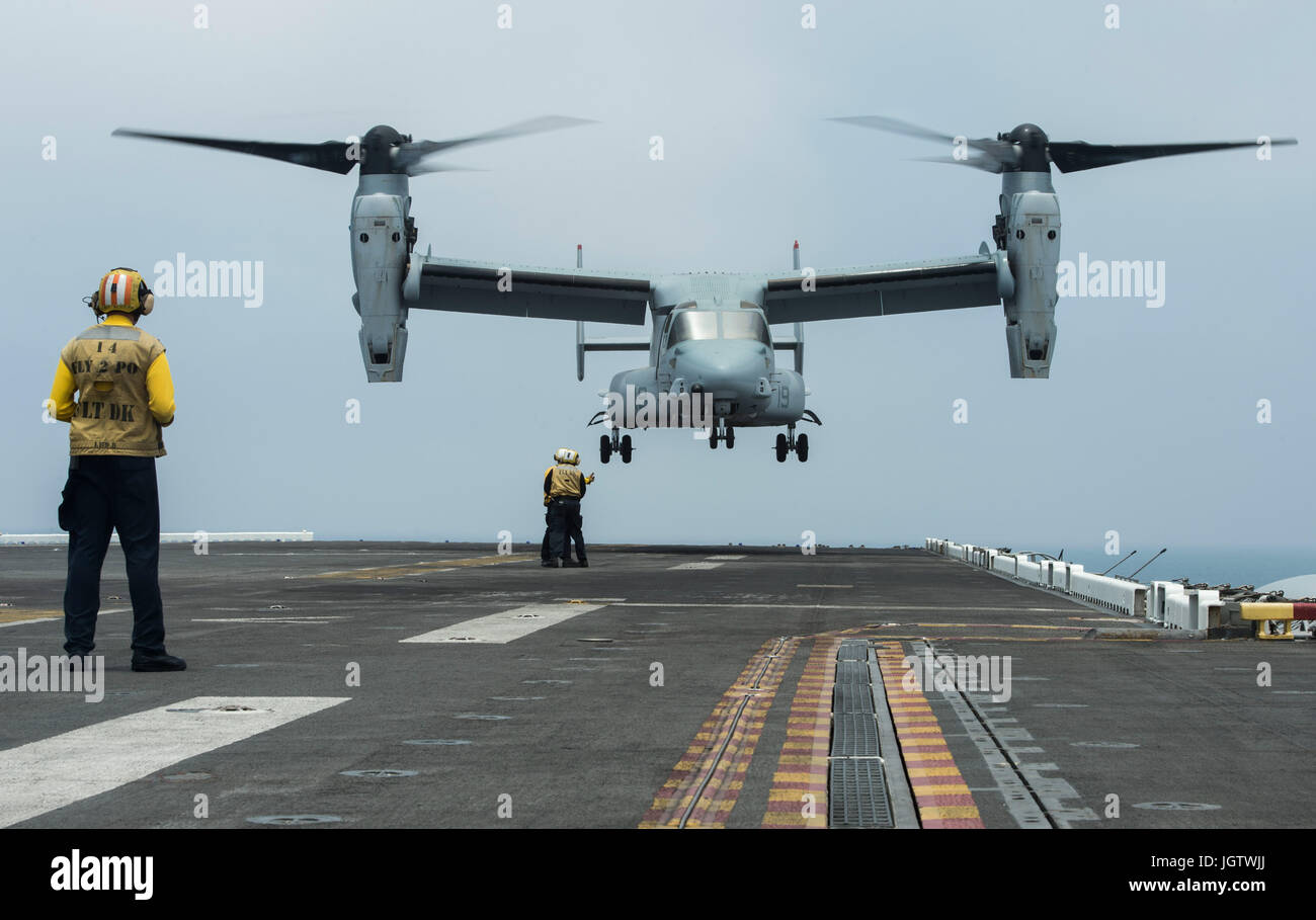 An MV-22B Osprey from Marine Medium Tiltrotor Squadron 363 landed on ...