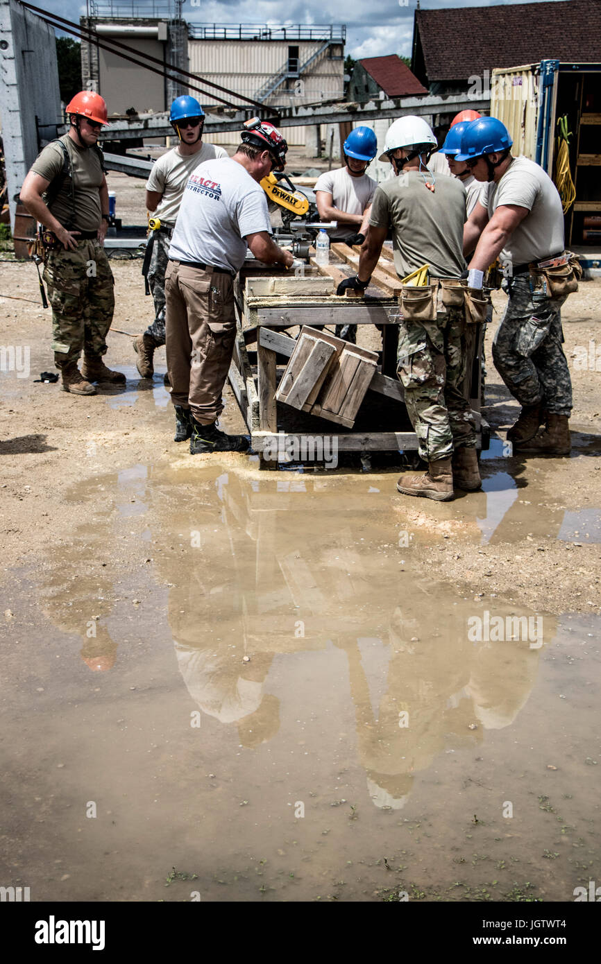 Soldiers with the 1049th Firefighting Detachment (FFTD) learn about ...