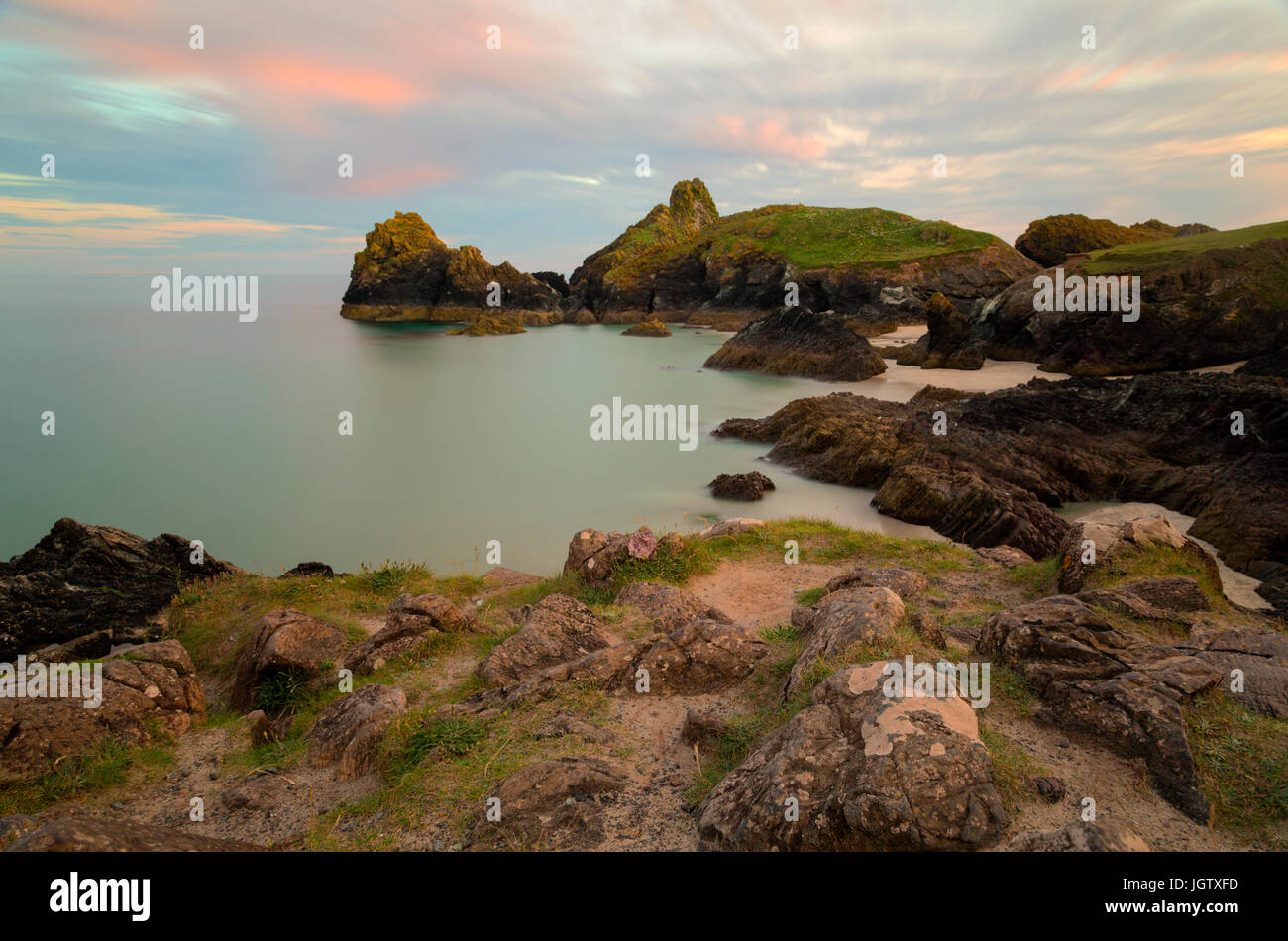 Kynance cove poldark hi-res stock photography and images - Alamy