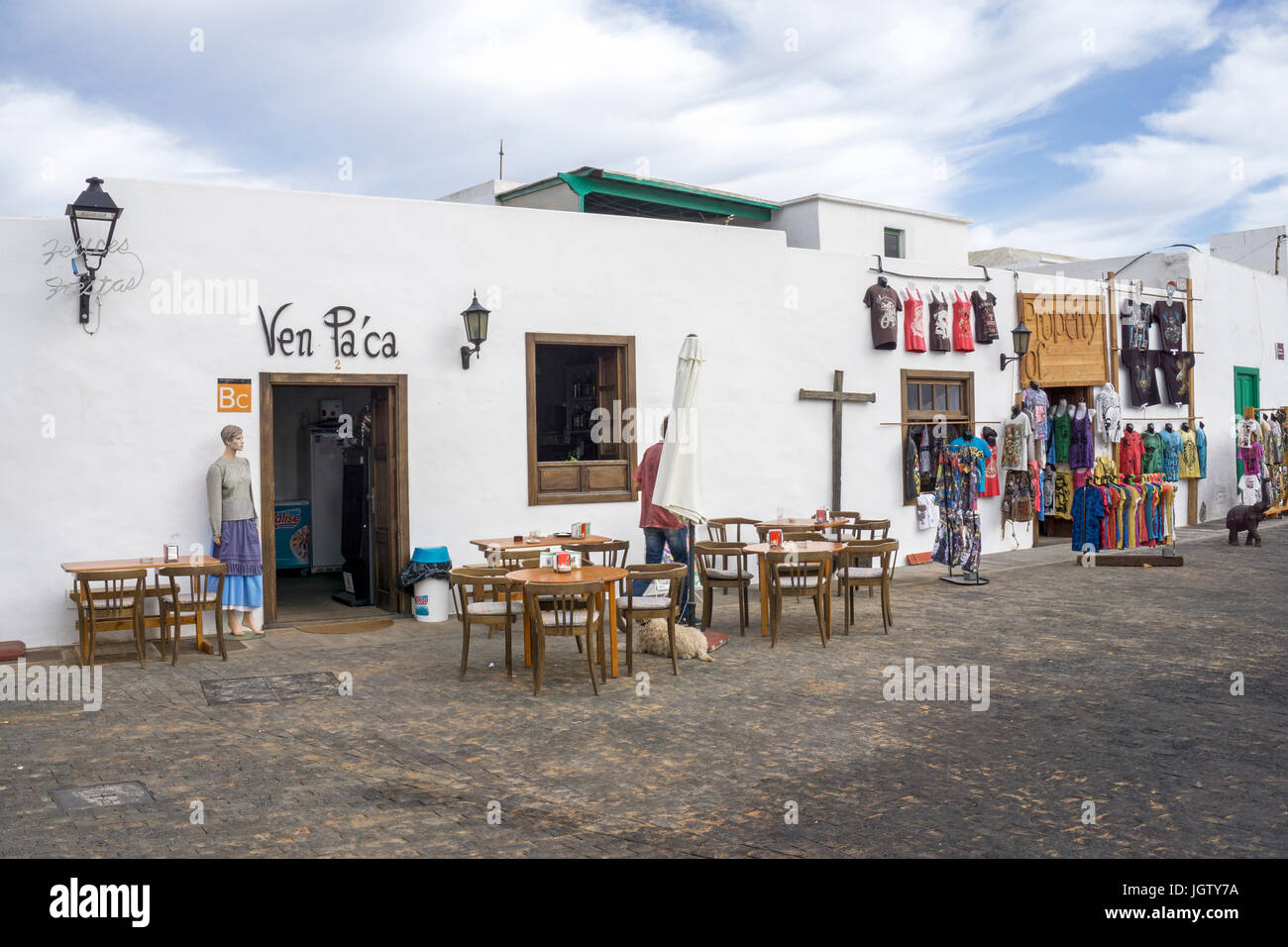 Street coffe shop and shops at weekly sunday market, Teguise, Lanzarote ...