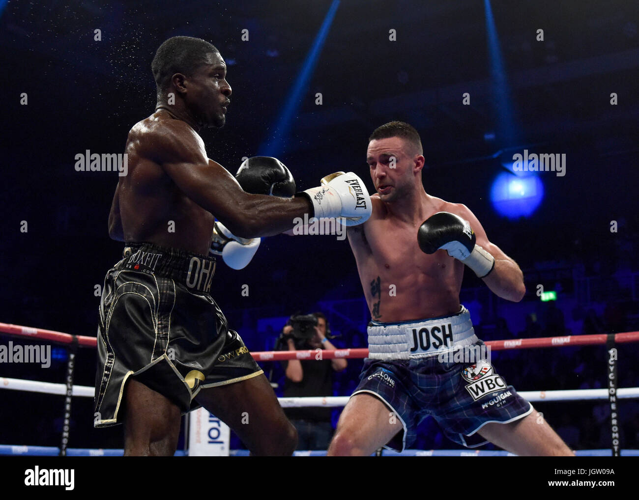 Super lightweight boxer hi-res stock photography and images - Alamy