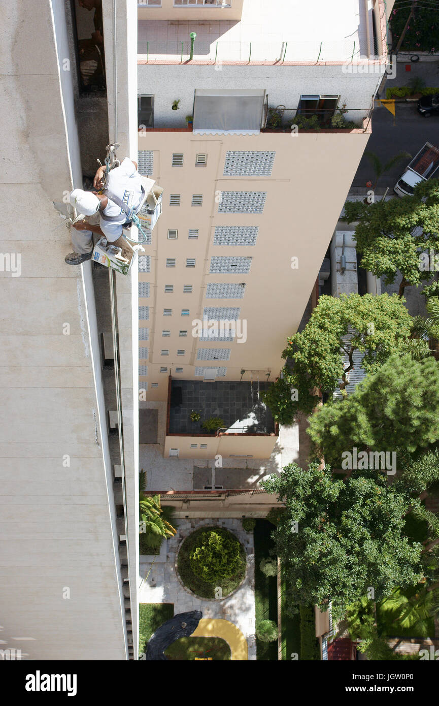 Bricklayer bricklayers hi-res stock photography and images - Alamy