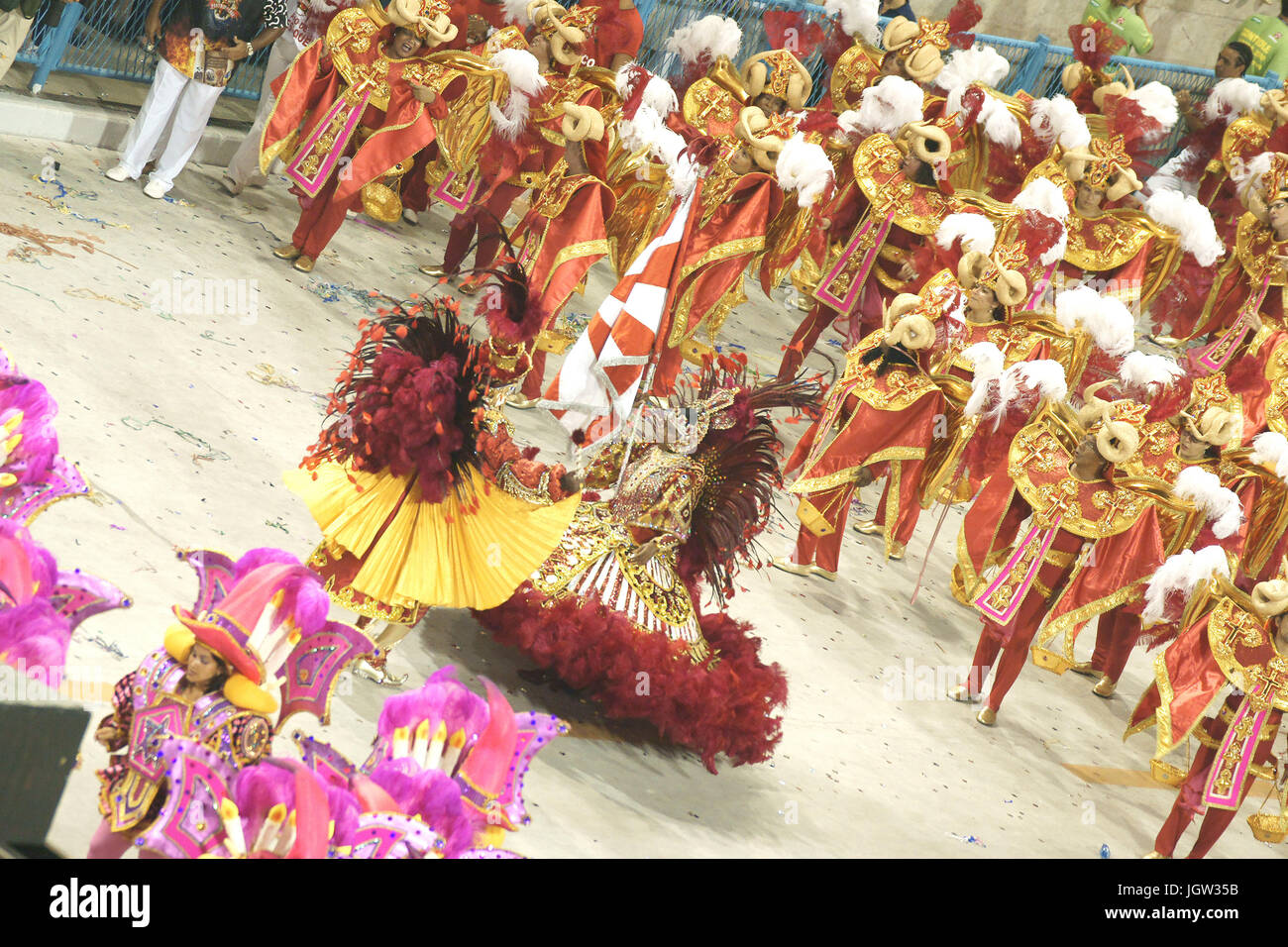 Brazil dancer flag hi-res stock photography and images - Alamy