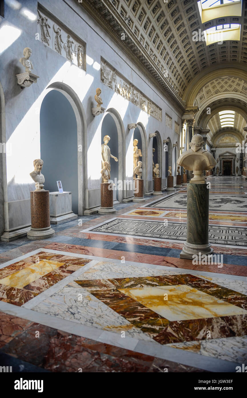 The New Wing, Hall of statues in the Vatican Museum Stock Photo - Alamy