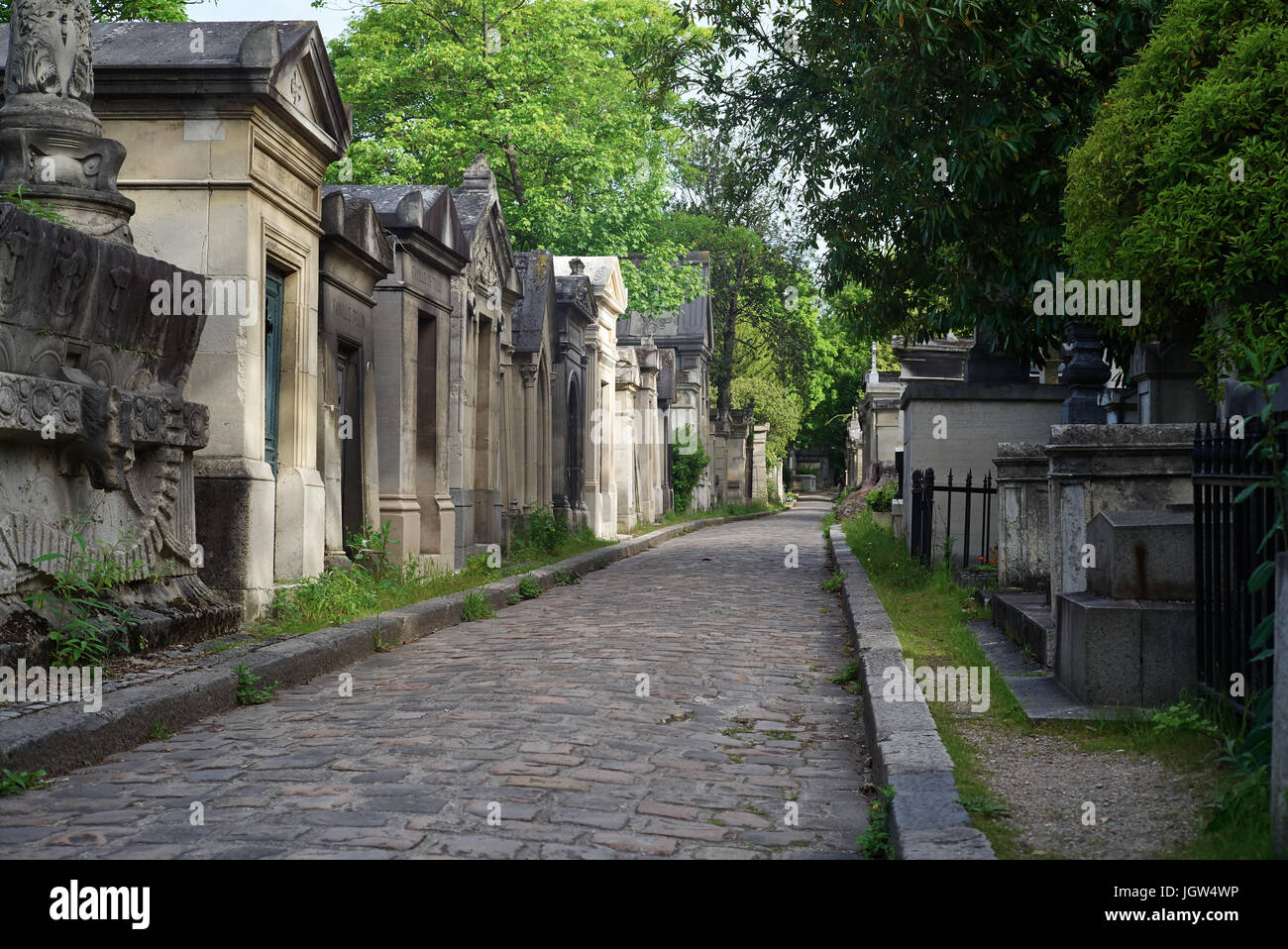 Tombs, Cimitiere du Pere Lachaise, Paris, France Stock Photo - Alamy