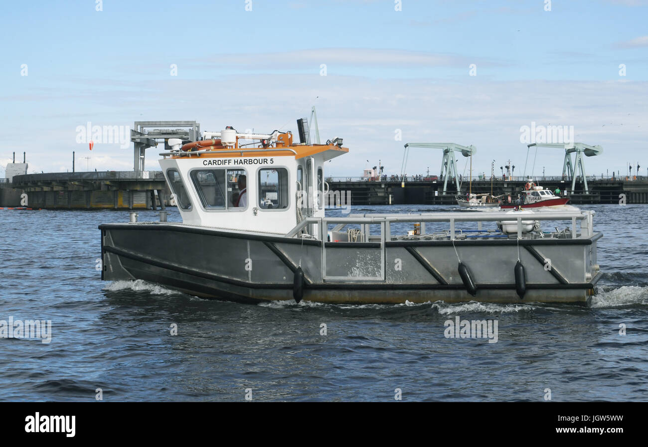 Cardiff Harbour Authority boat, Cardiff Bay Barrage Stock Photo - Alamy