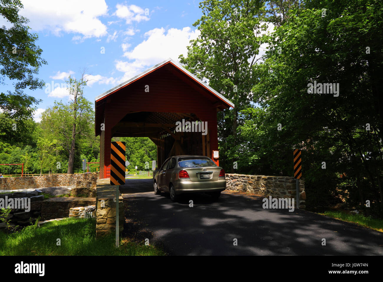 Car driving through bridge hi-res stock photography and images - Alamy