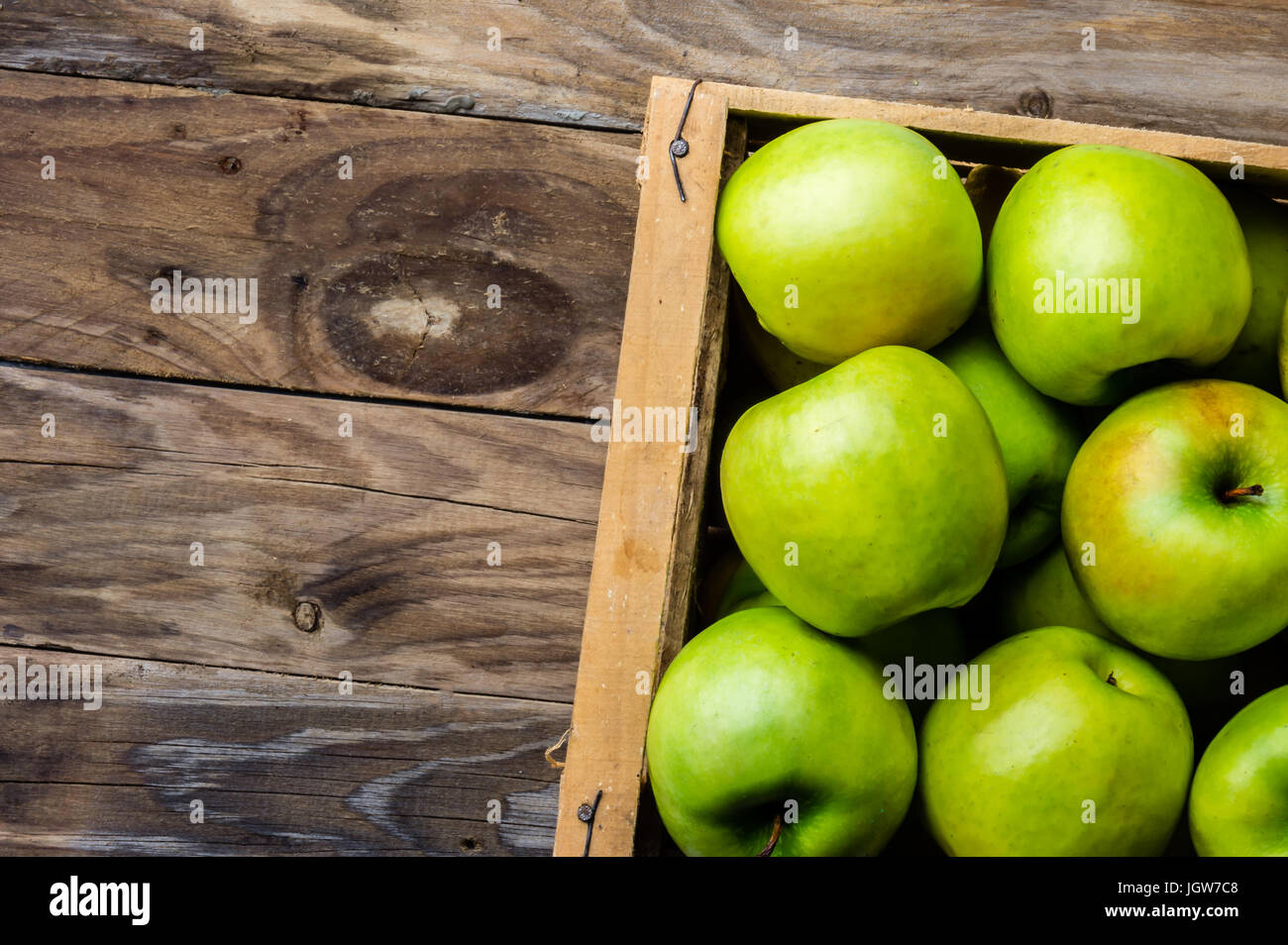 Box of fresh green apples. Harvest concept. Top view Stock Photo - Alamy