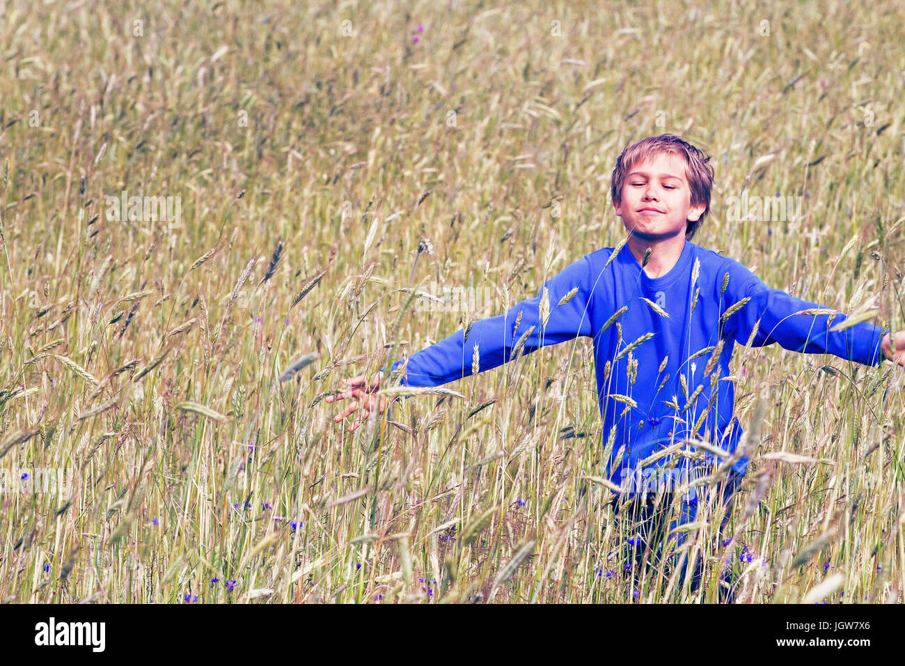 Happy child running on beautiful field Stock Photo - Alamy