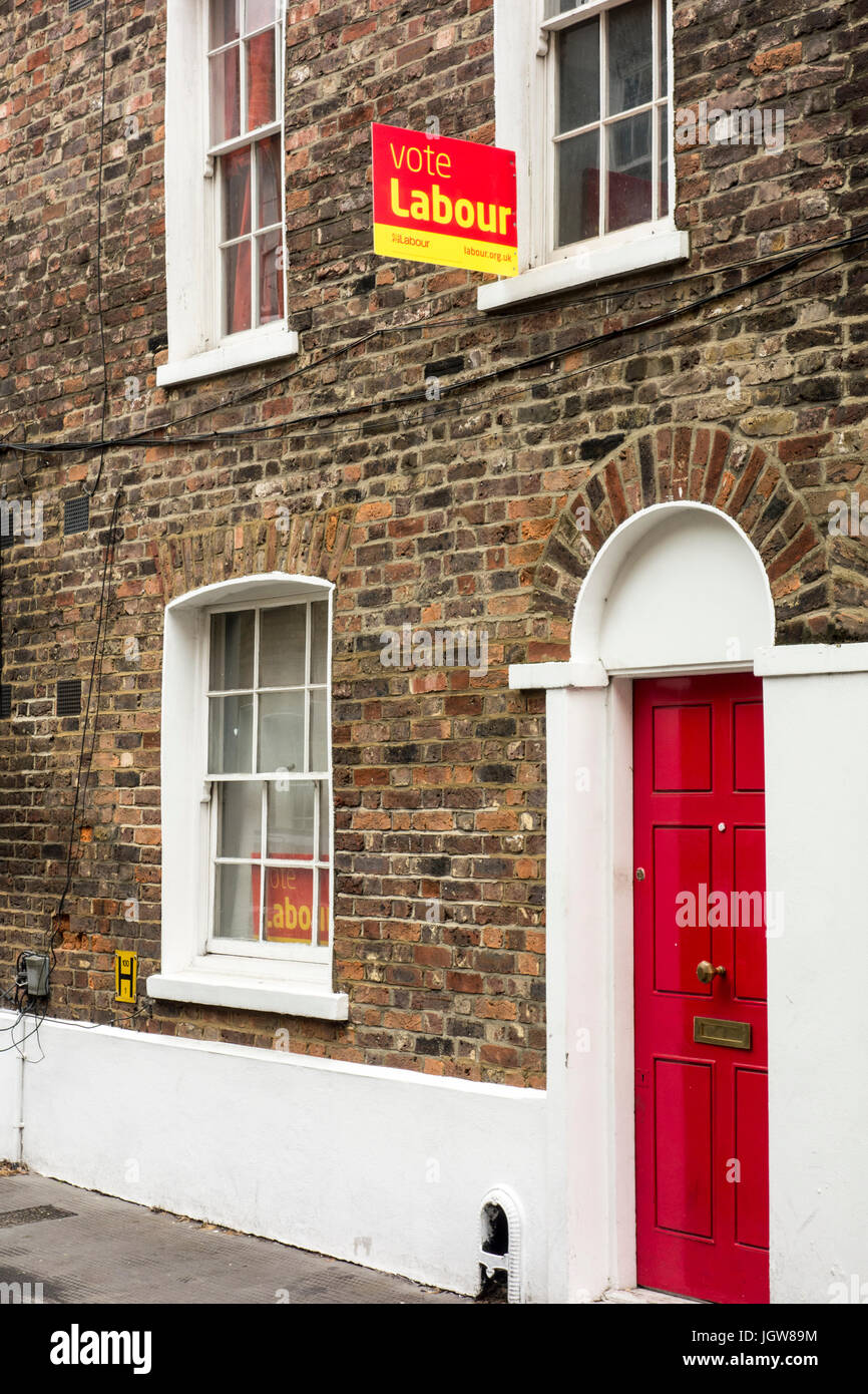 Vote labour hi-res stock photography and images - Alamy