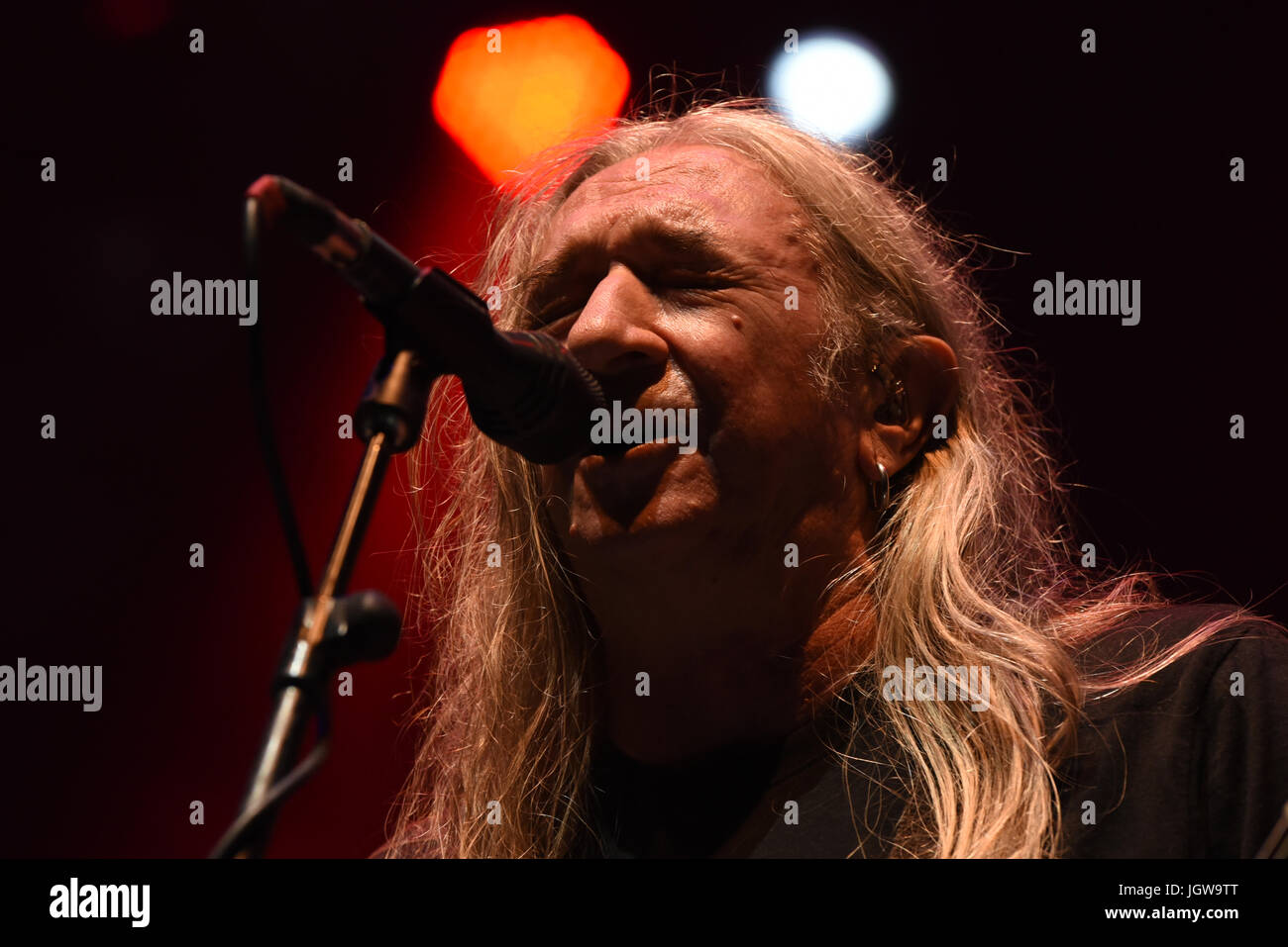 Rosendo Mercado performs on stage at 'Noches del Botánico' in Madrid ...