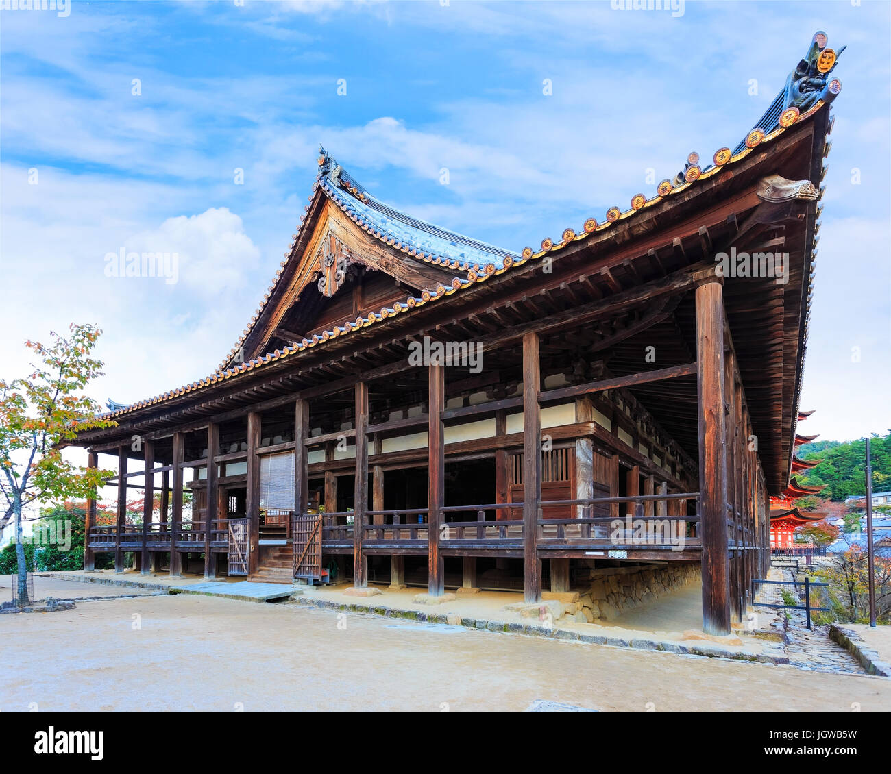 The wood structure - Senjokaku (Hall of 1000 Tatami) at Toyokuni Shrine ...