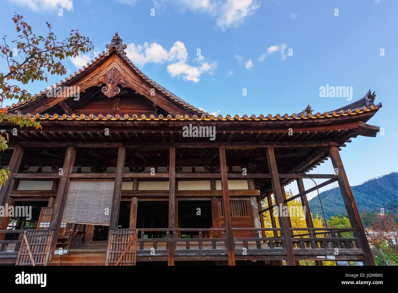 The wood structure - Senjokaku (Hall of 1000 Tatami) at Toyokuni Shrine ...
