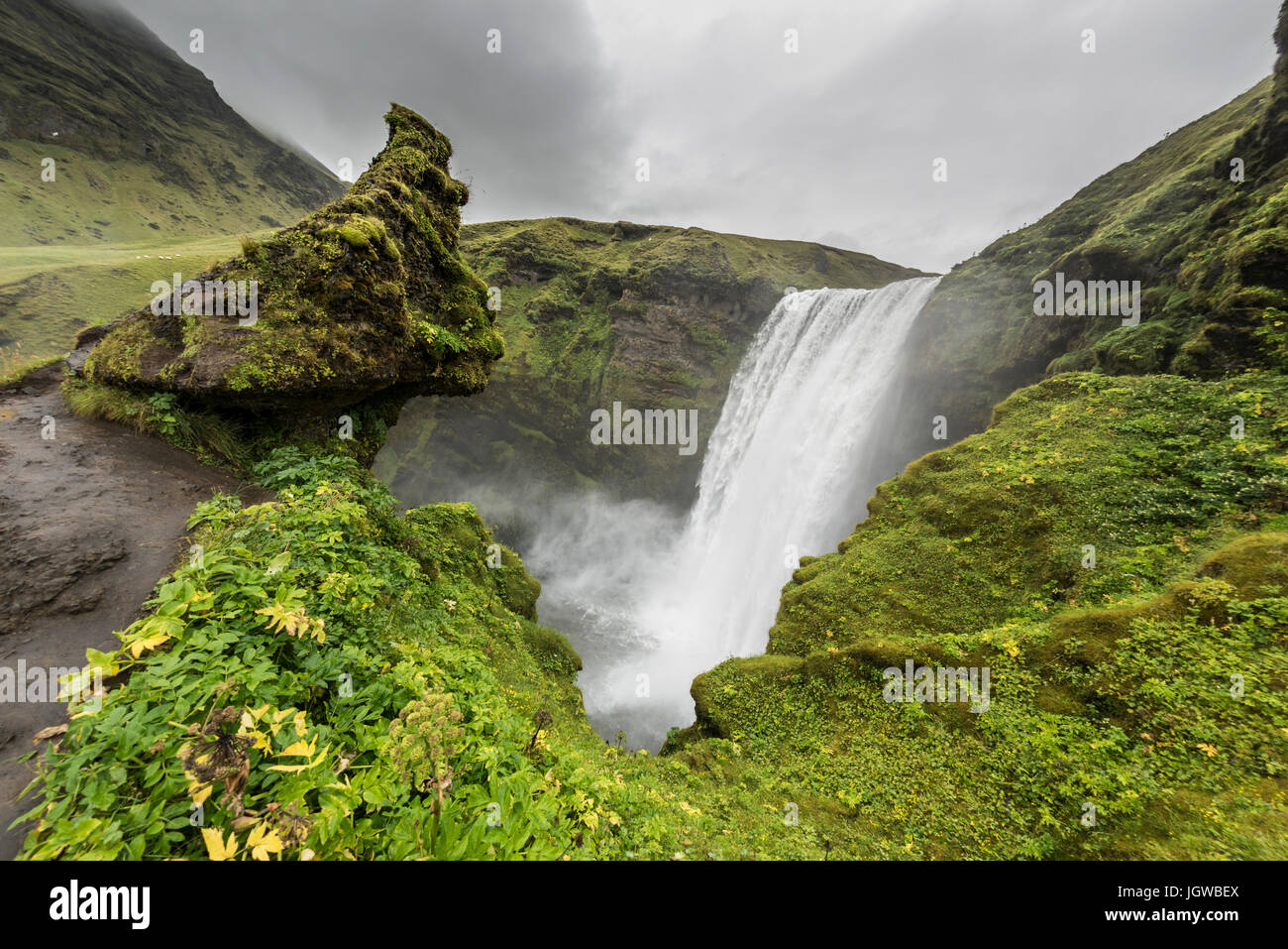 Waterfall and cliff hi-res stock photography and images - Alamy