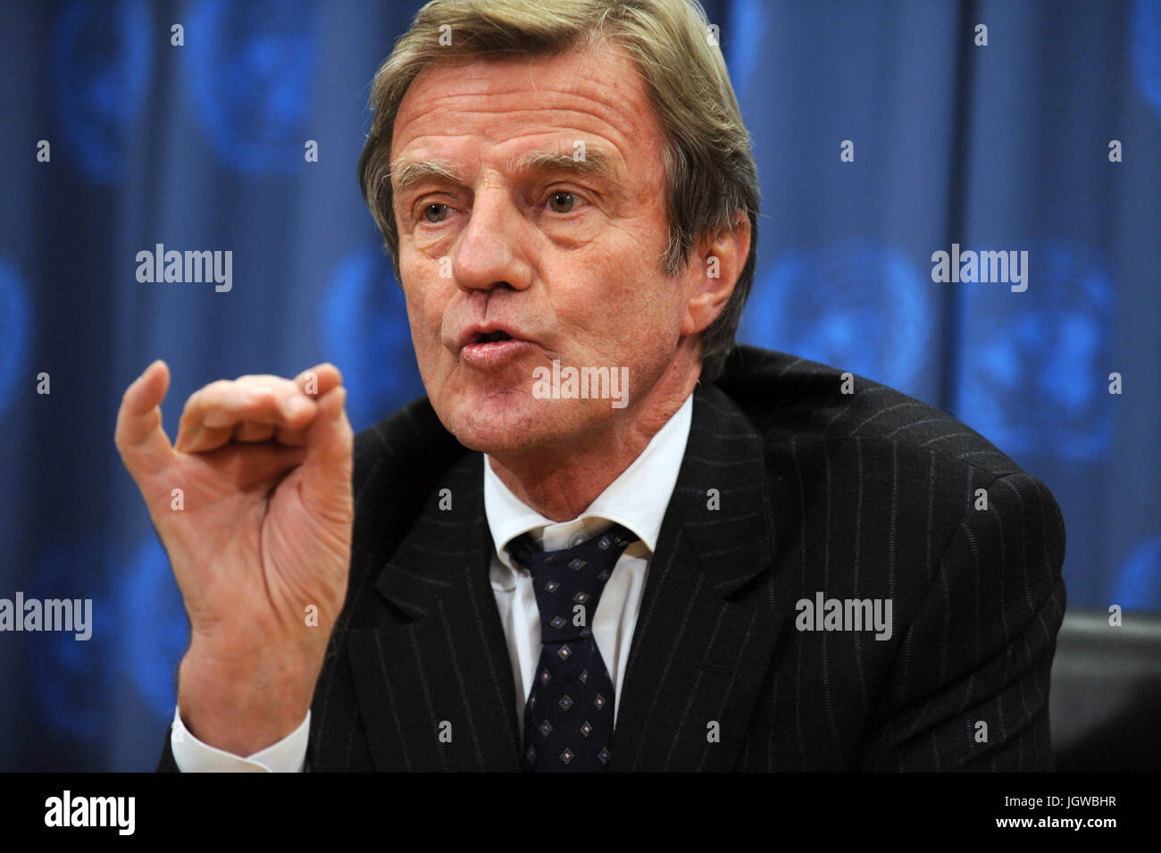 Minister bernard kouchner hi-res stock photography and images - Alamy