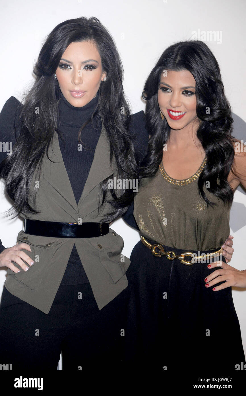 Qvc 25 to watch party hi-res stock photography and images - Alamy