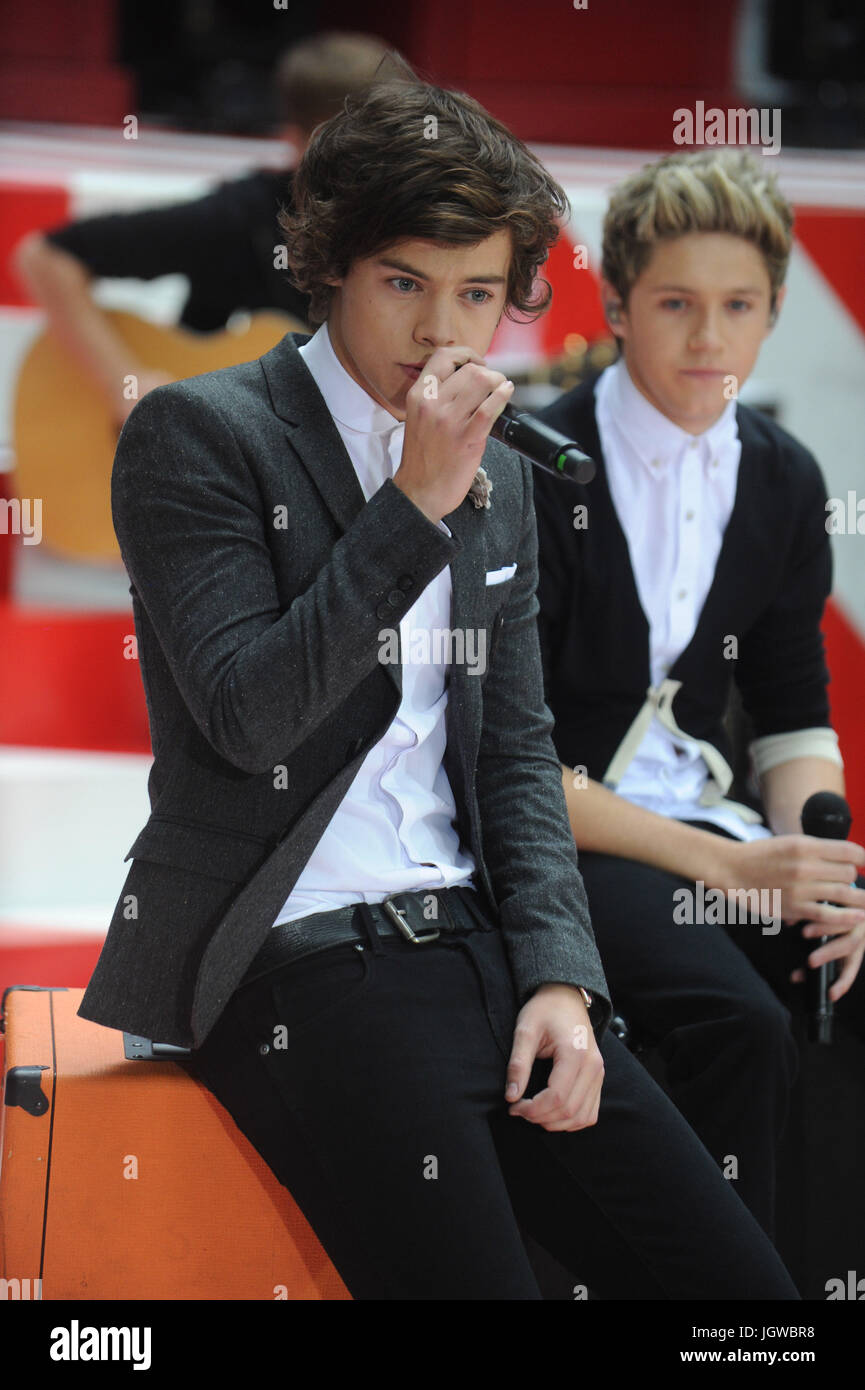 One Direction perform on NBC's Today Show at Rockefeller Center in New ...