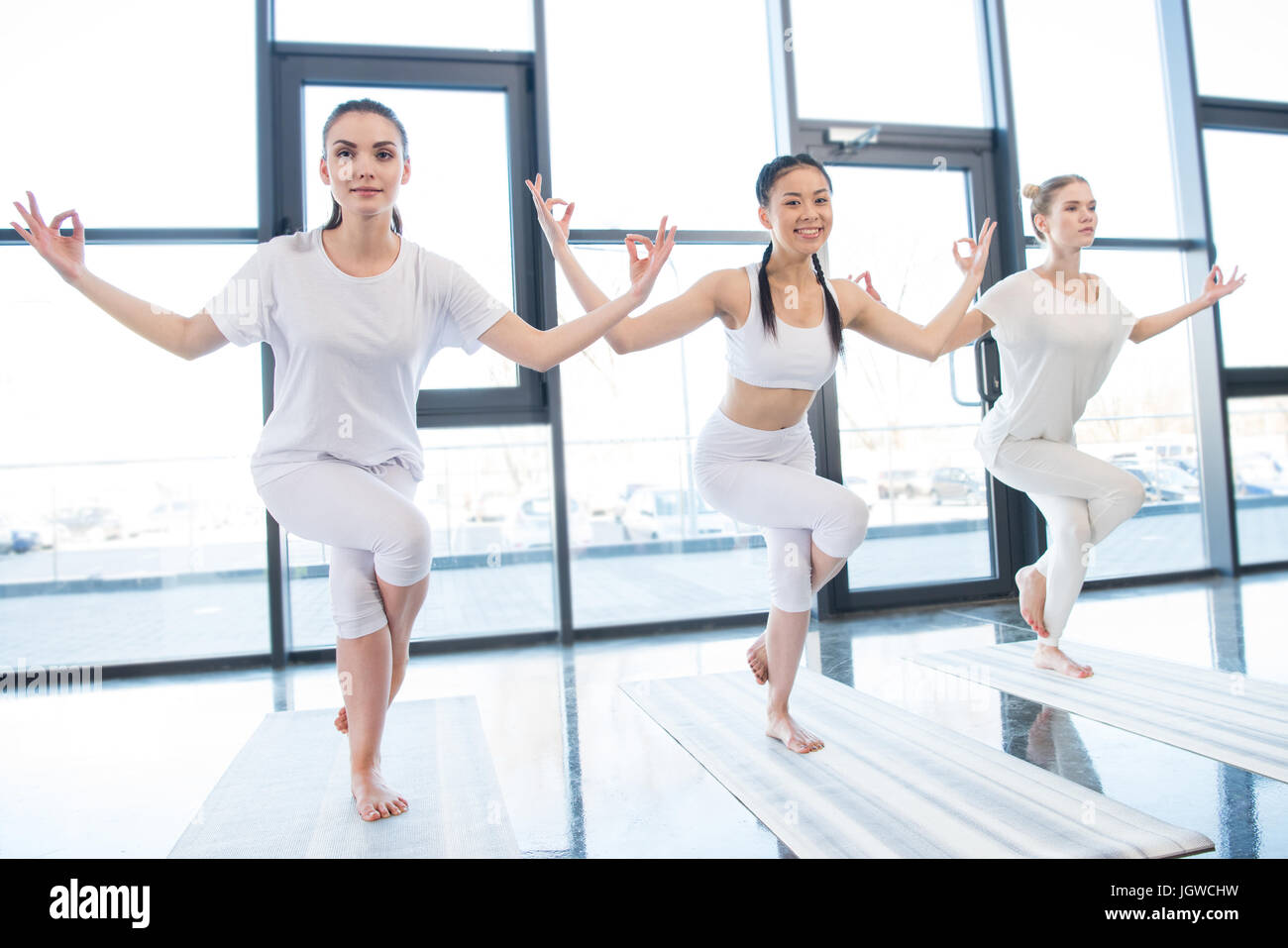 Yoga pose smiling group hi-res stock photography and images - Alamy