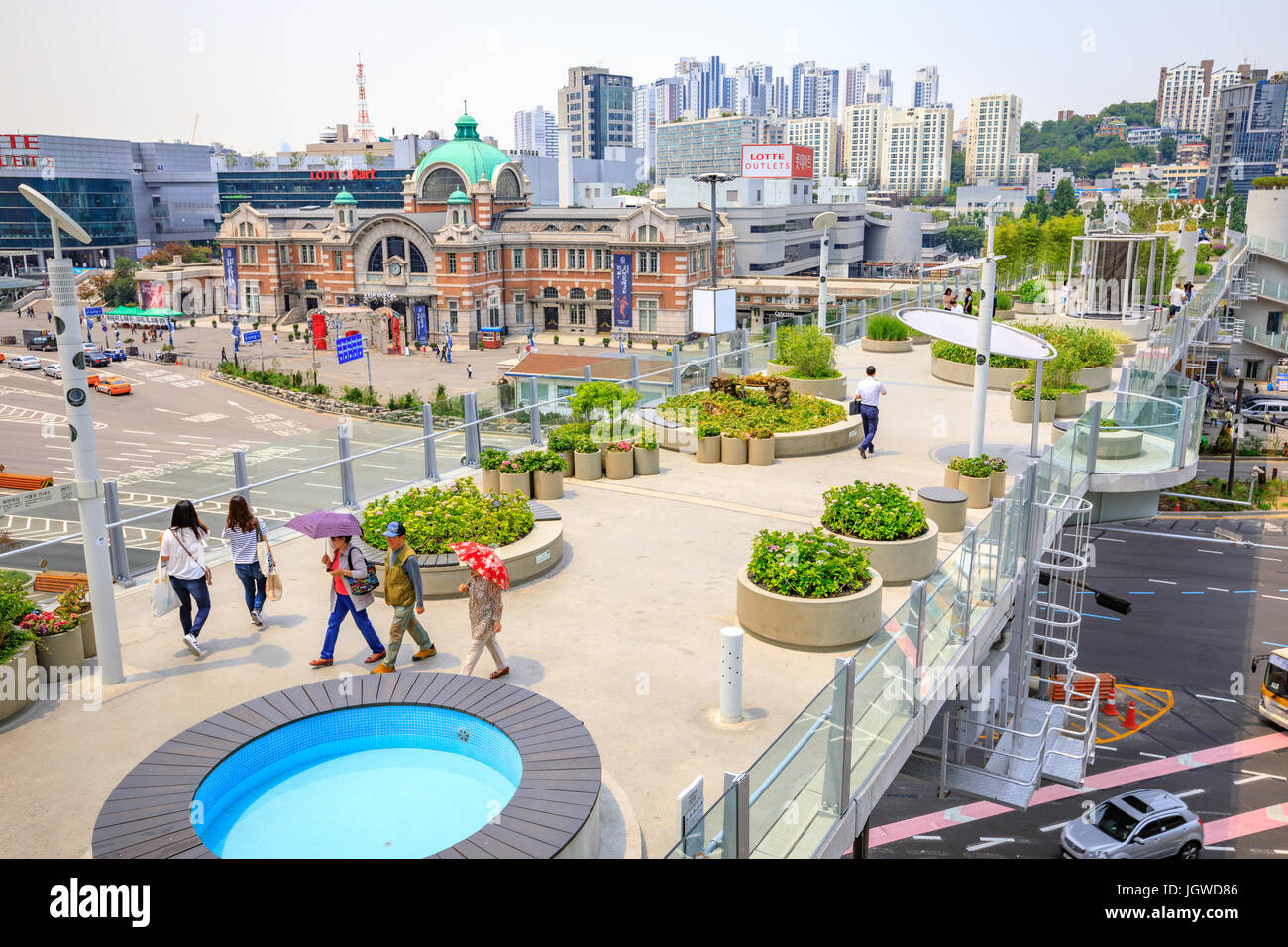 Jun 20, 2017 View of Seoullo 7017 which is the pedestrian road of the Seoul Station overpass in ...