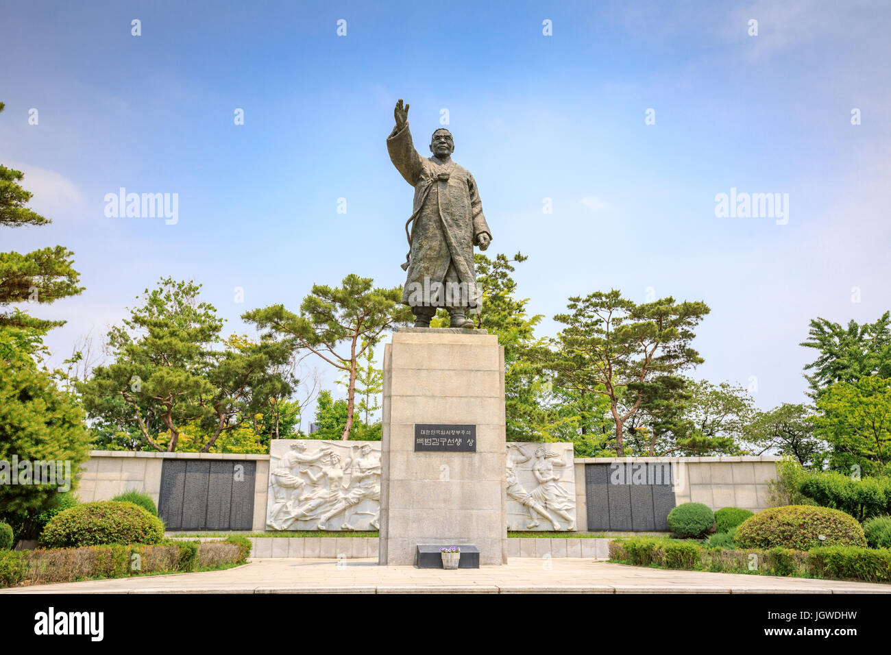 Jun 20, 2017 Paikbum Kim Gu (Kim Koo)'s Statue in Namsan park, Seoul ...