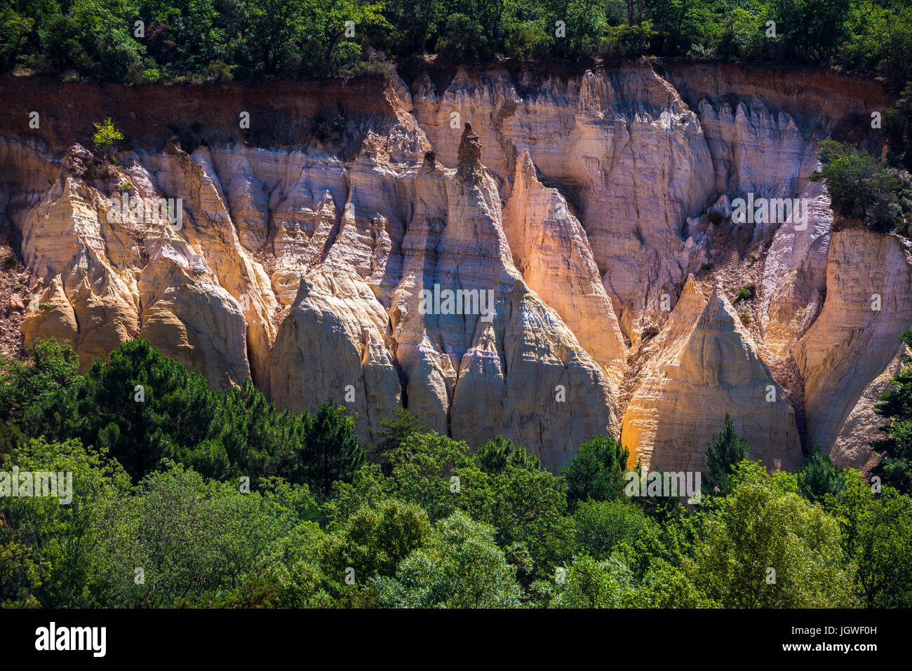 Rustrel, Parc naturel régional du Luberon, le Colorado provençal ...
