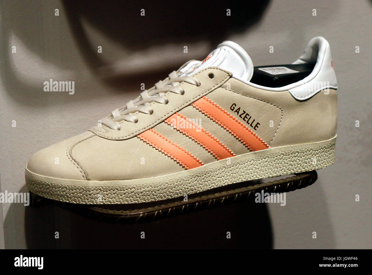 ein Sportschuh der Marke "Adidas", Berlin Stock Photo - Alamy