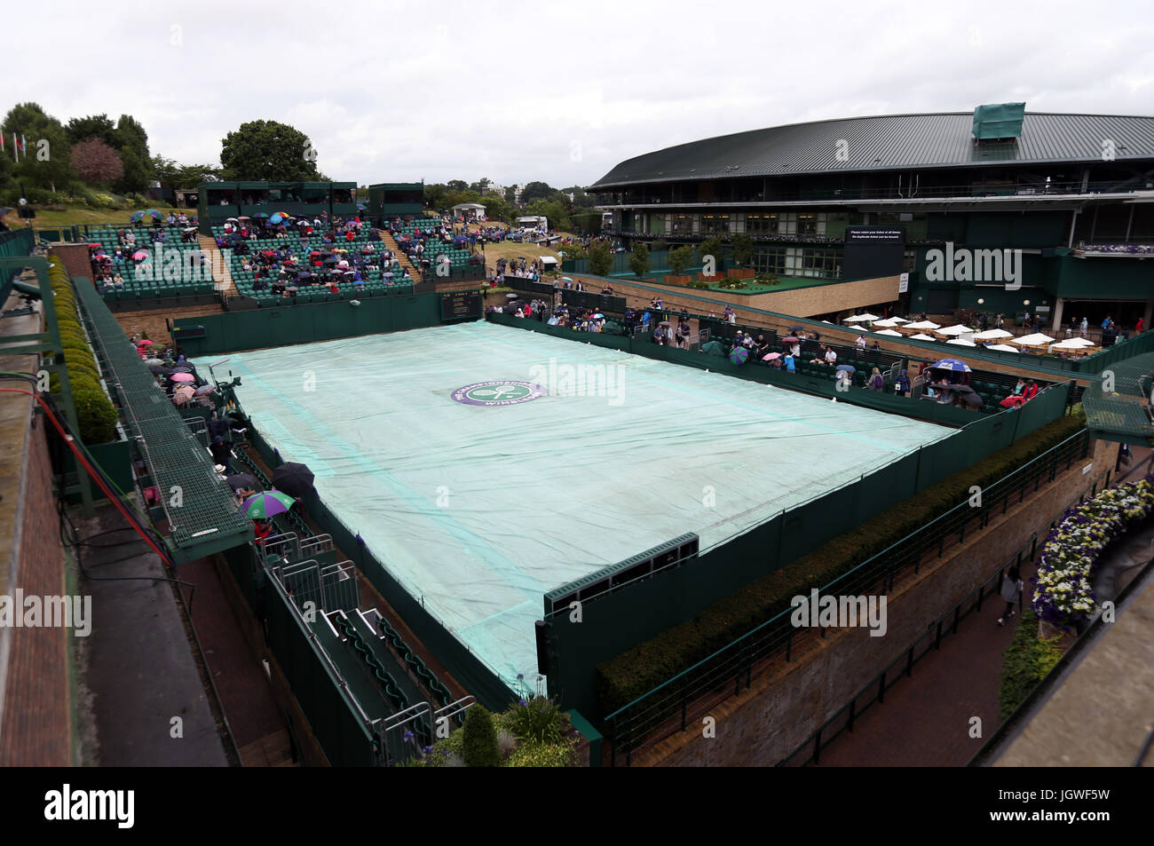 Tennis wimbledon covers hi-res stock photography and images - Alamy