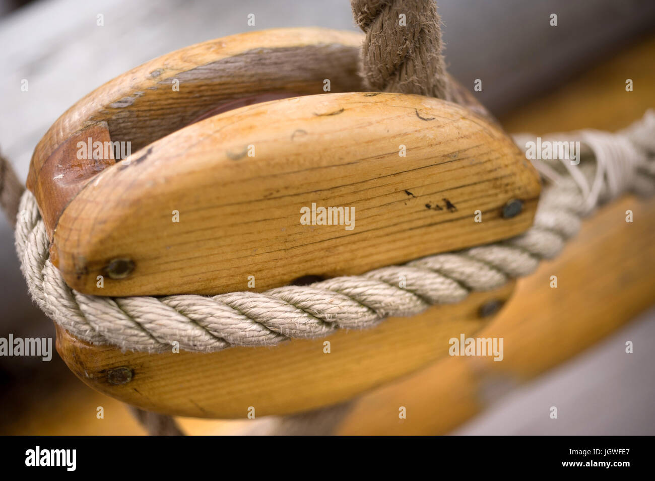 Nautical rope and pulley Stock Photo - Alamy