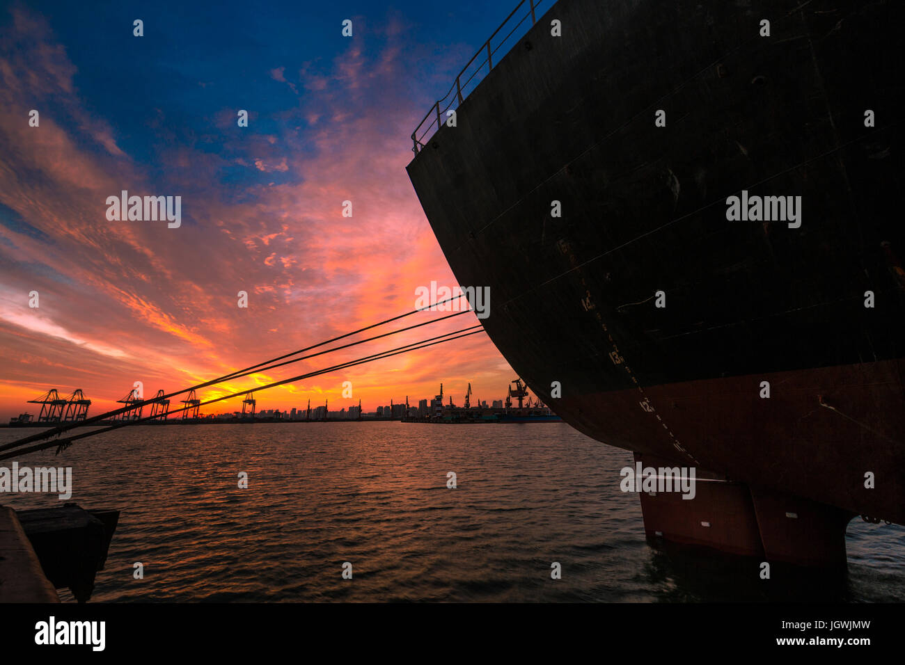 Qinhuangdao port hi-res stock photography and images - Alamy