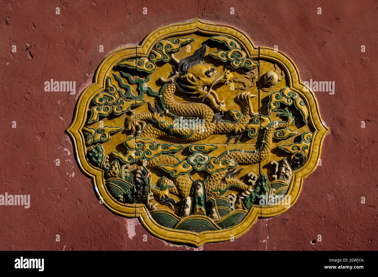China beijing forbidden city dragon hi-res stock photography and images ...