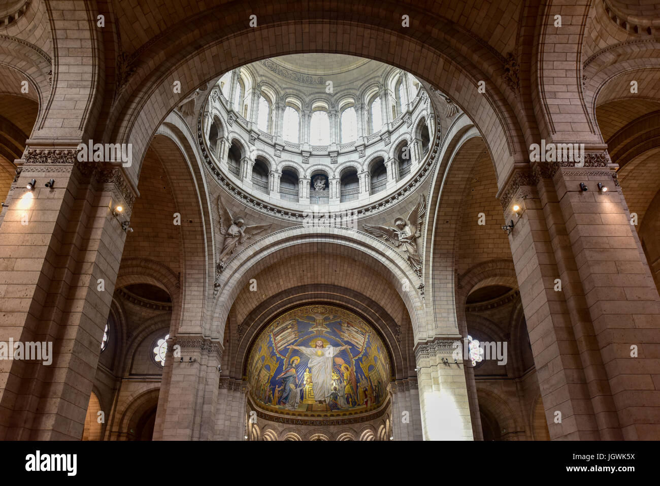 Sacre coeur paris interior hi-res stock photography and images - Alamy