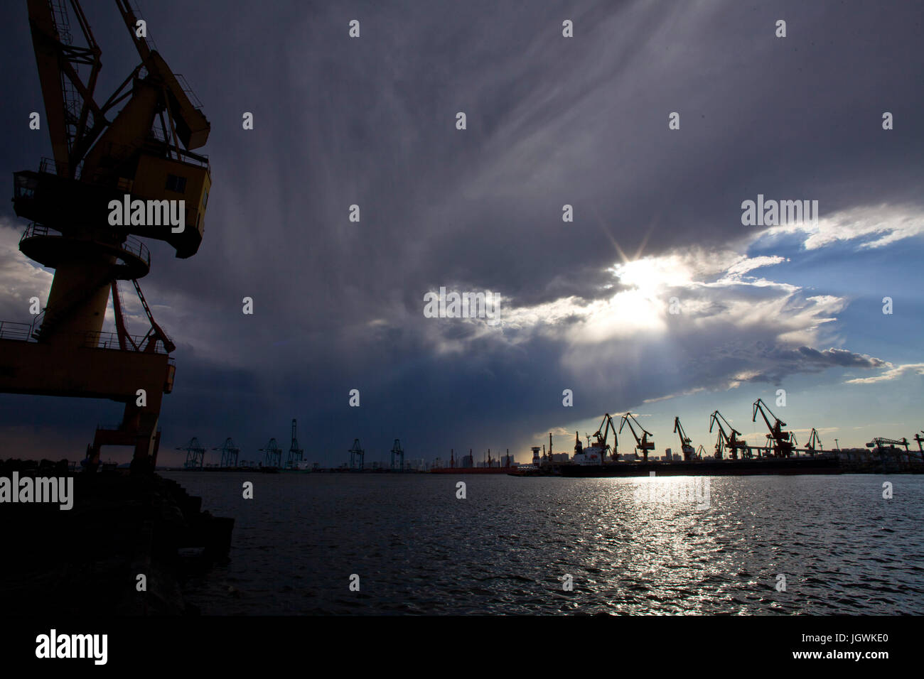 Qinhuangdao port hi-res stock photography and images - Alamy