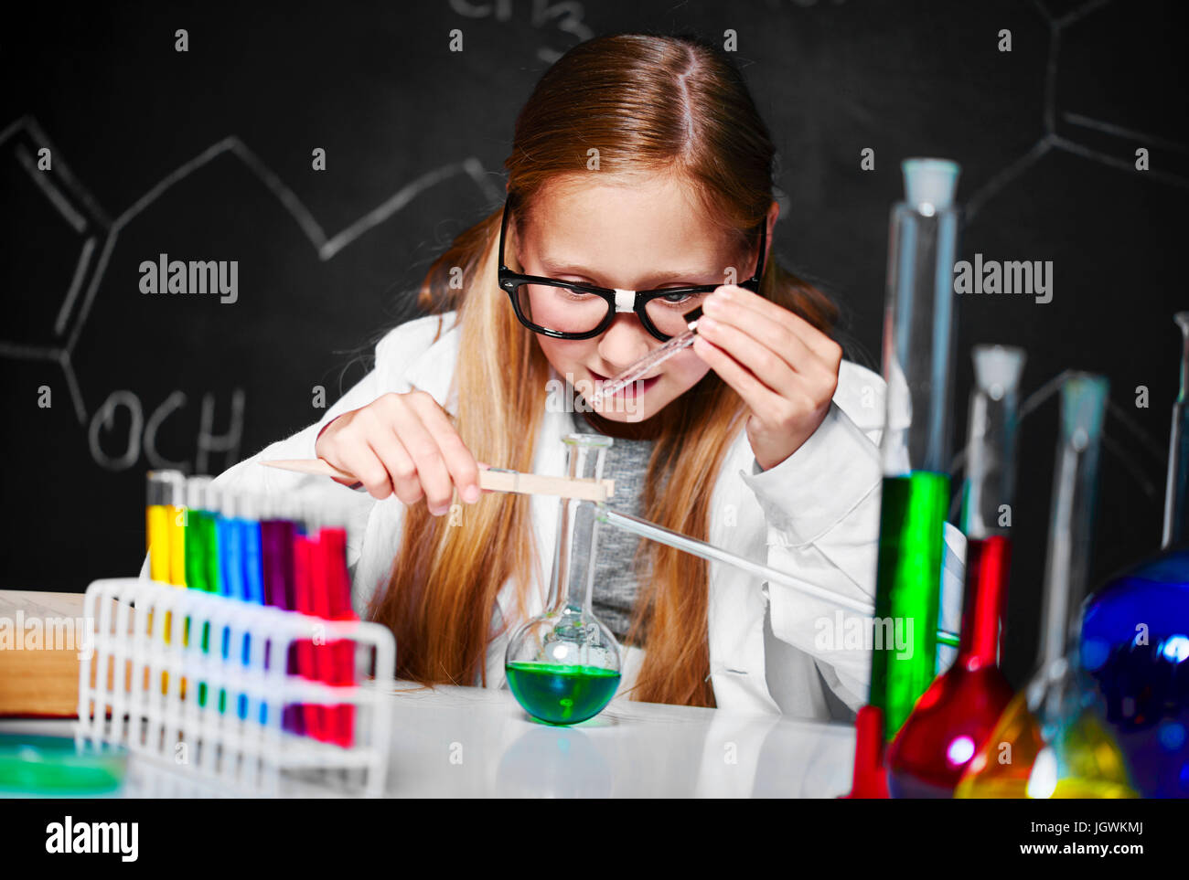 Elementary school classroom science experiment hi-res stock photography ...