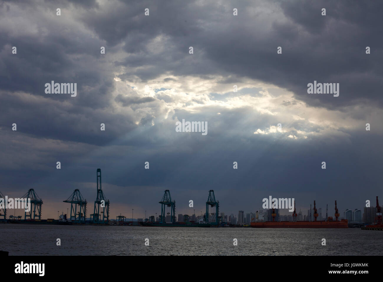 Qinhuangdao port hi-res stock photography and images - Alamy