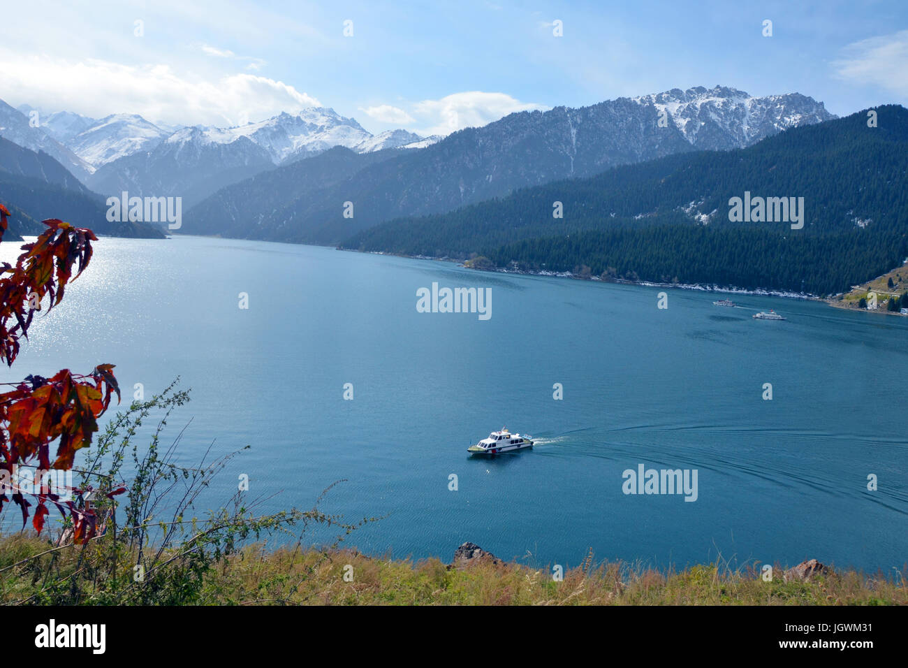 China xinjiang tianshan mountains hi-res stock photography and images ...