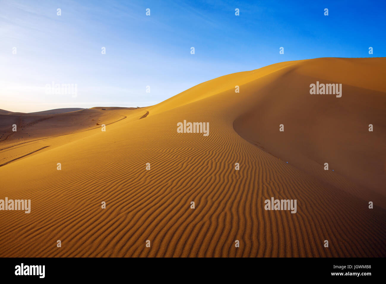 China desert dry dunhuang hi-res stock photography and images - Alamy