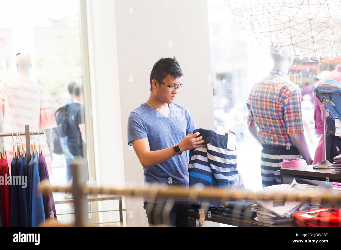 Shopping spree hi-res stock photography and images - Alamy