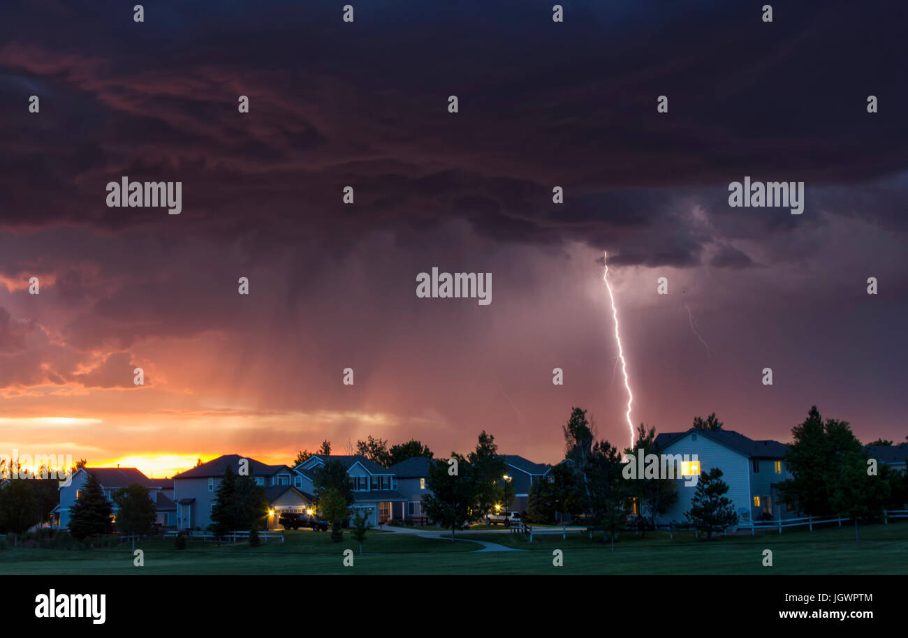 Lightning in the sky hi-res stock photography and images - Alamy