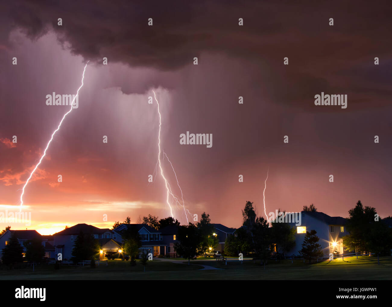 Lightning in the sky hi-res stock photography and images - Alamy