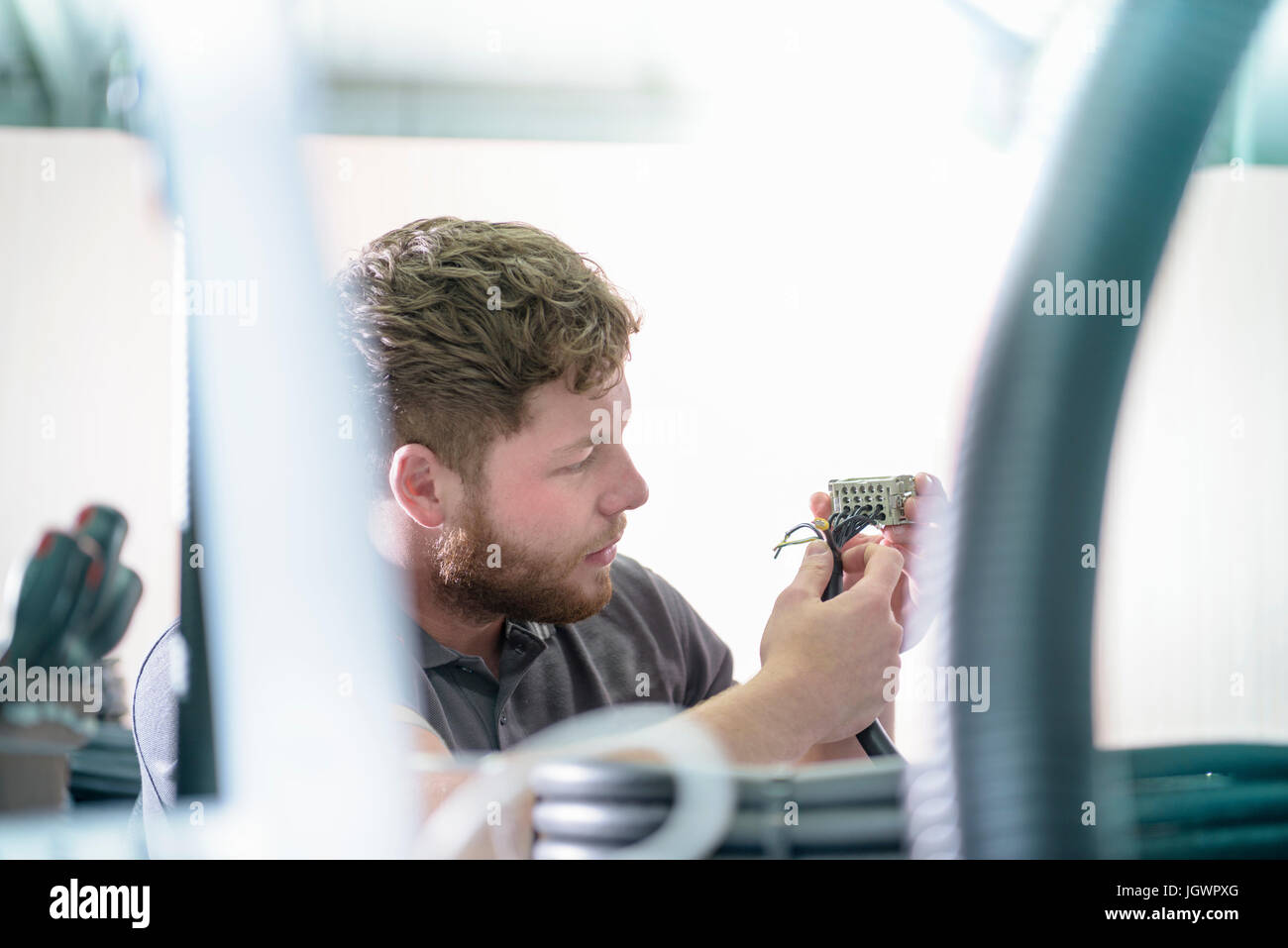 Use of cable hi-res stock photography and images - Alamy